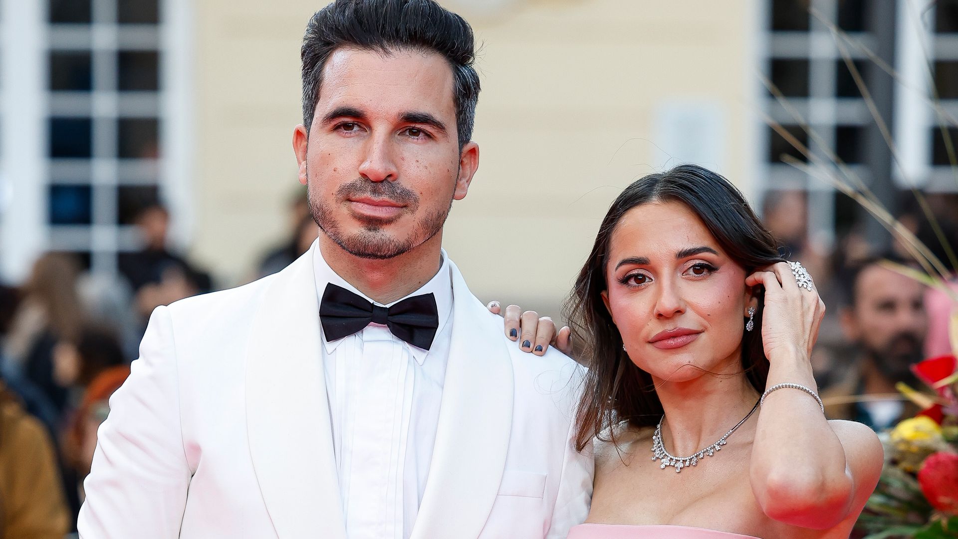 El escritor Javier Castillo pierde a sus padres con dos meses de ...
