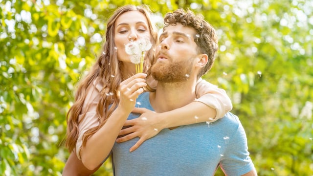 Así influye la primavera en las relaciones de pareja