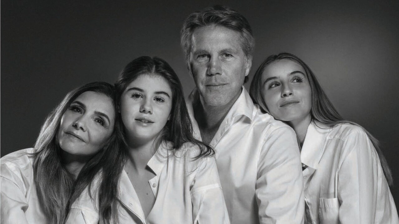 Adriana Abascal y Filiberto de Saboya, el beso que confirma su relación