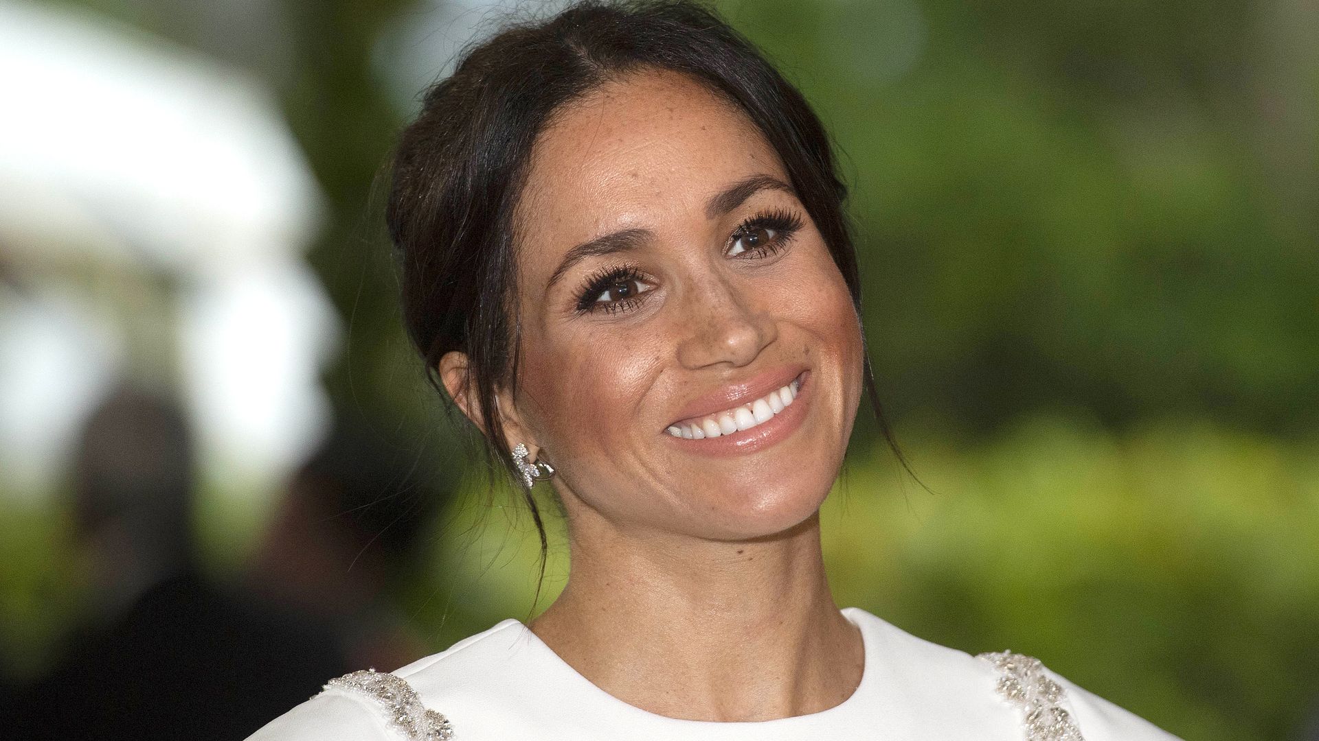 Vuelven los zapatos con lazo que unieron a Meghan Markle y Kate ...
