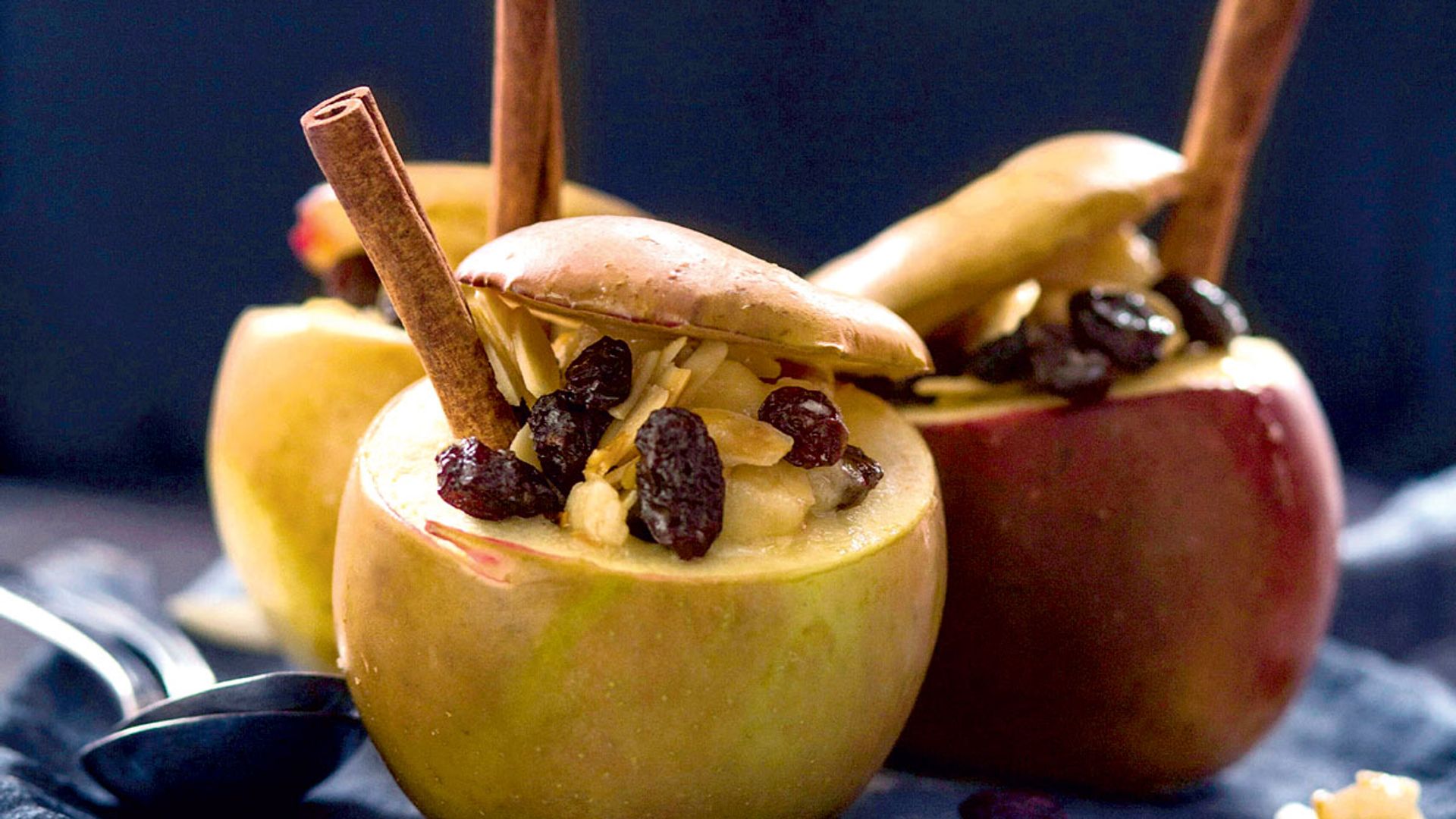 Manzanas especiadas con pasas y canela