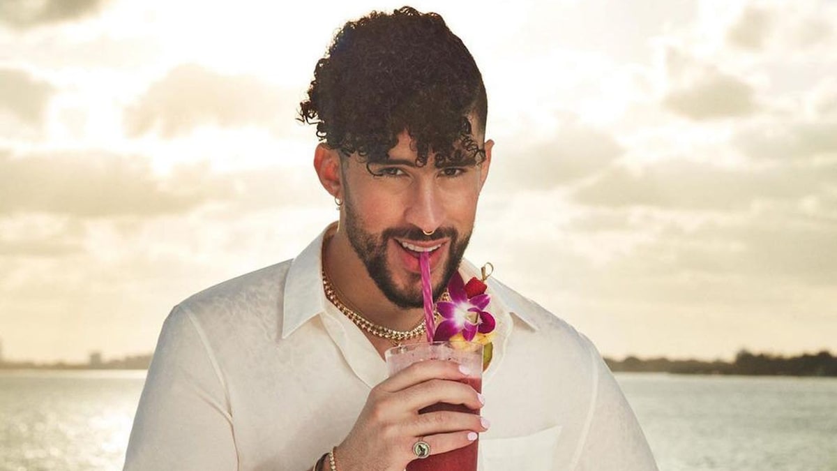 Bad Bunny se convierte en el 'Artista del Año' por Apple Music | ¡HOLA!