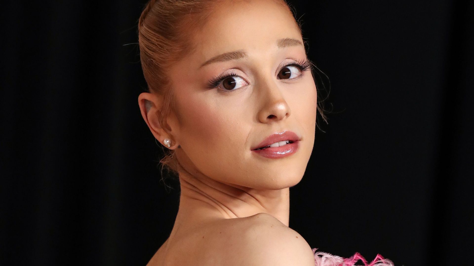 El truco de Ariana Grande para abrir la mirada y conseguir un efecto ...