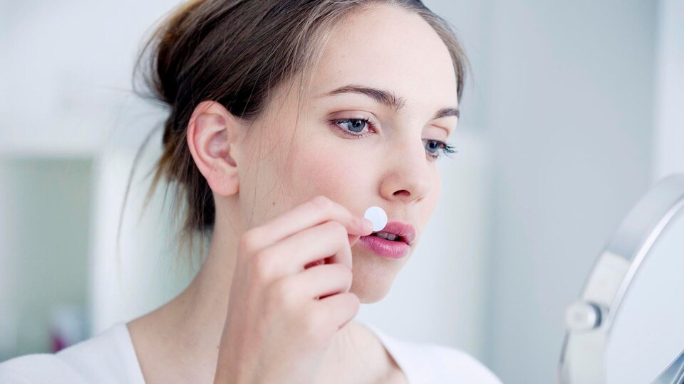 ¿Cómo se usan y para que sirven los 'pimple patches'? | ¡HOLA!