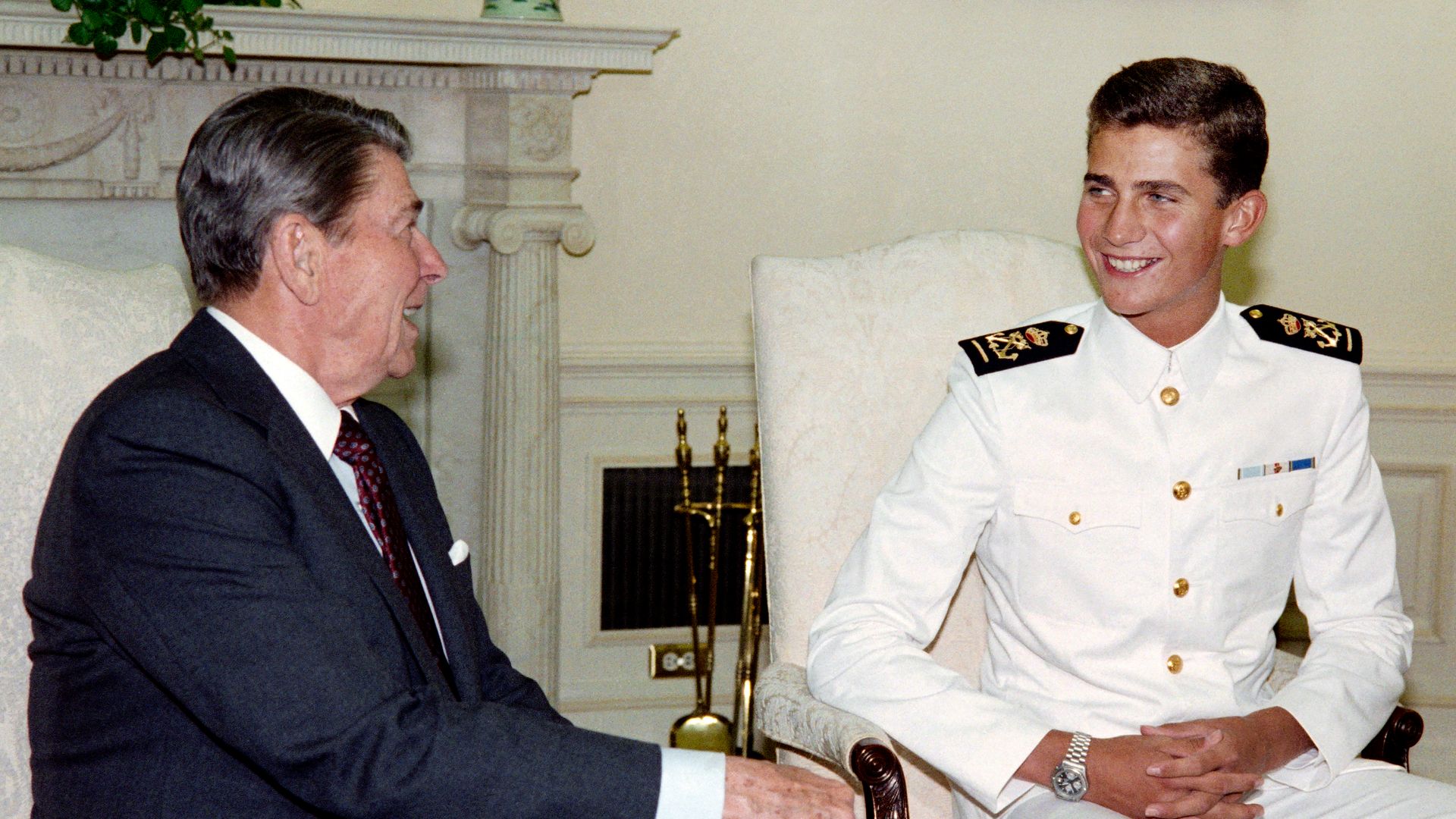 El día que Felipe VI siendo guardiamarina de Elcano fue recibido en la ...
