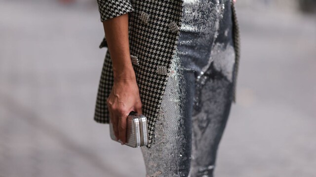 Ropa y complementos metalizados: la tendencia viral esta temporada
