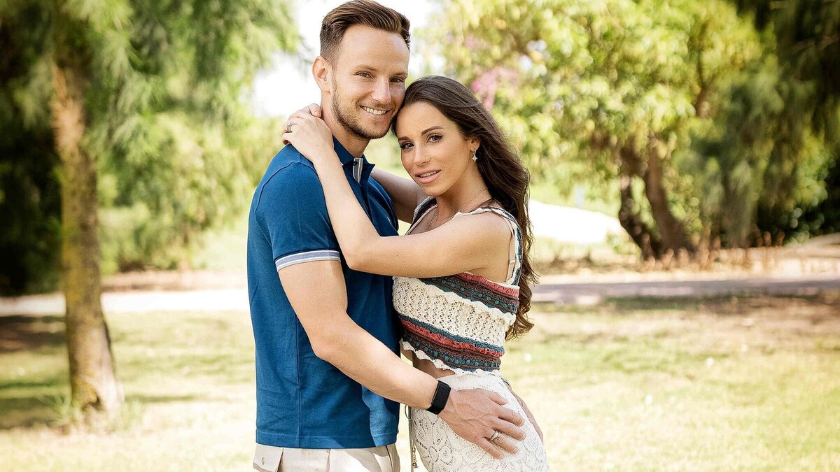 El futbolista Ivan Rakitic y su mujer nos reciben en su casa de Sevilla