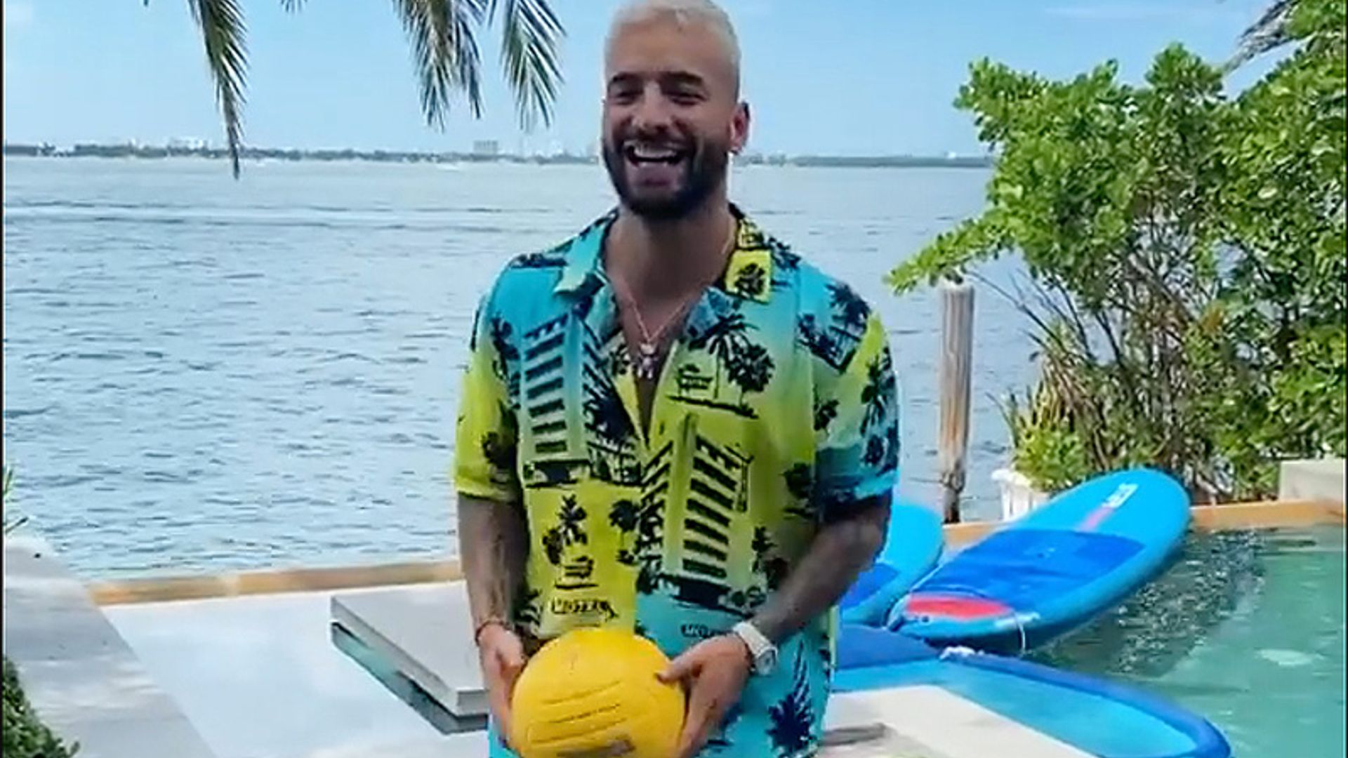 Maluma deja a sus seguidores con la boca abierta al mostrar su ...