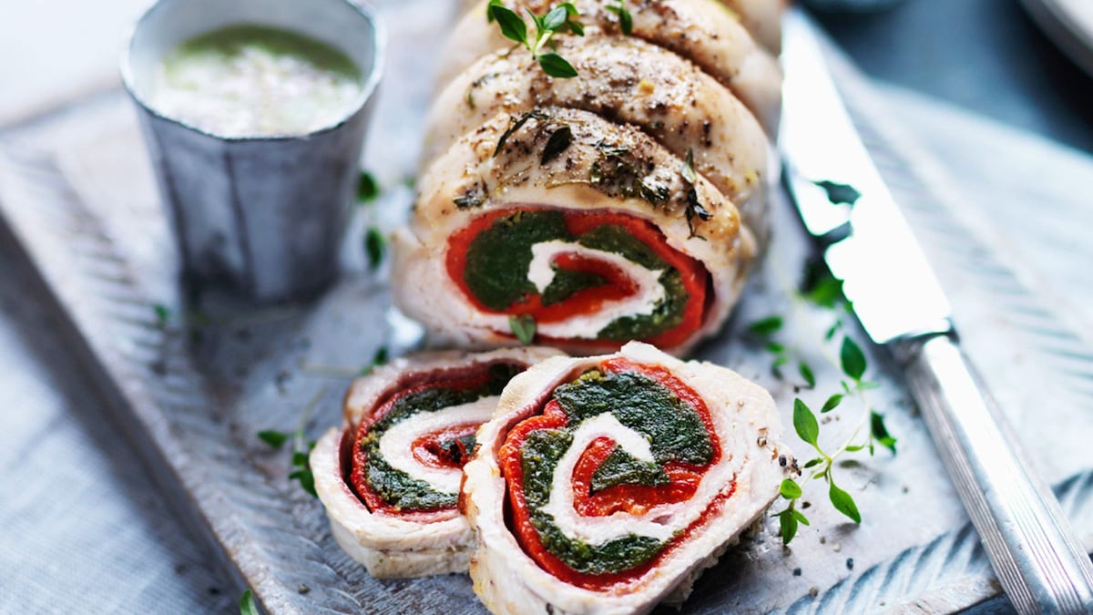 Rollo de pavo relleno de dos quesos