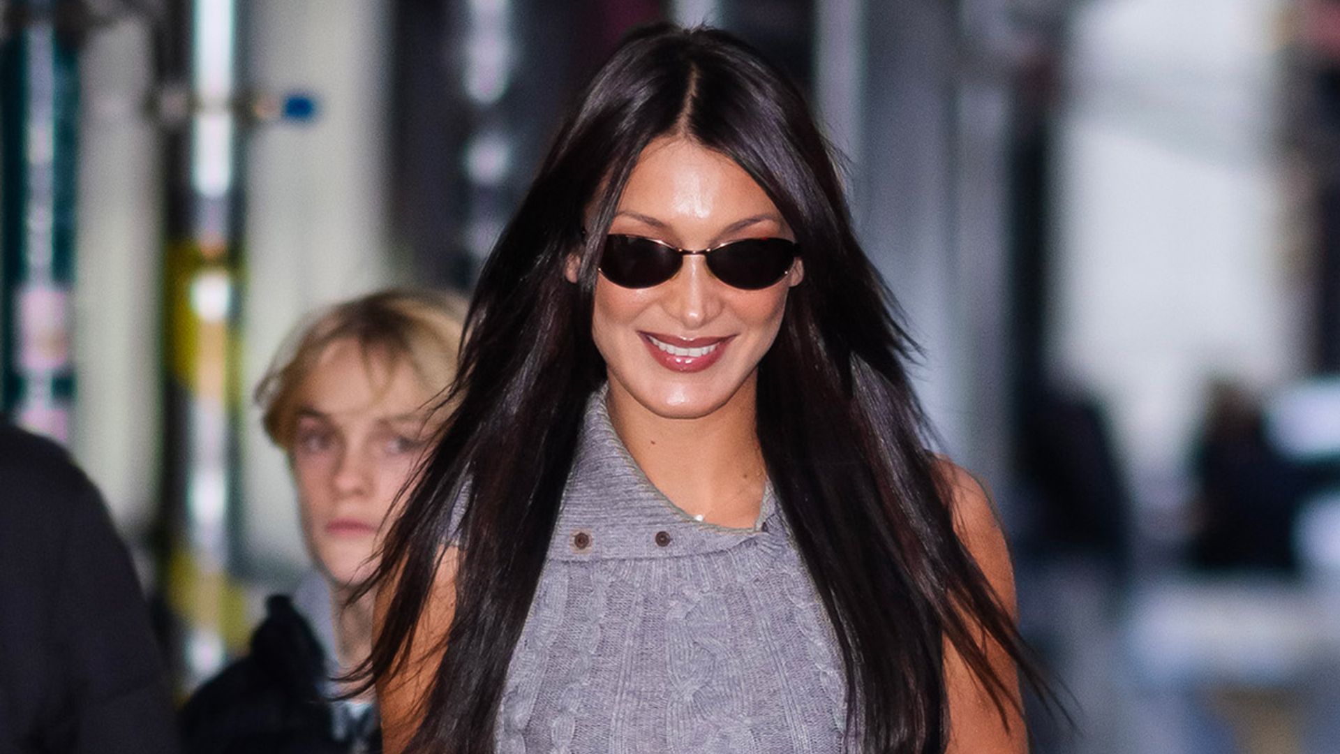 Bella Hadid reaparece con un sensual look de punto por Nueva York