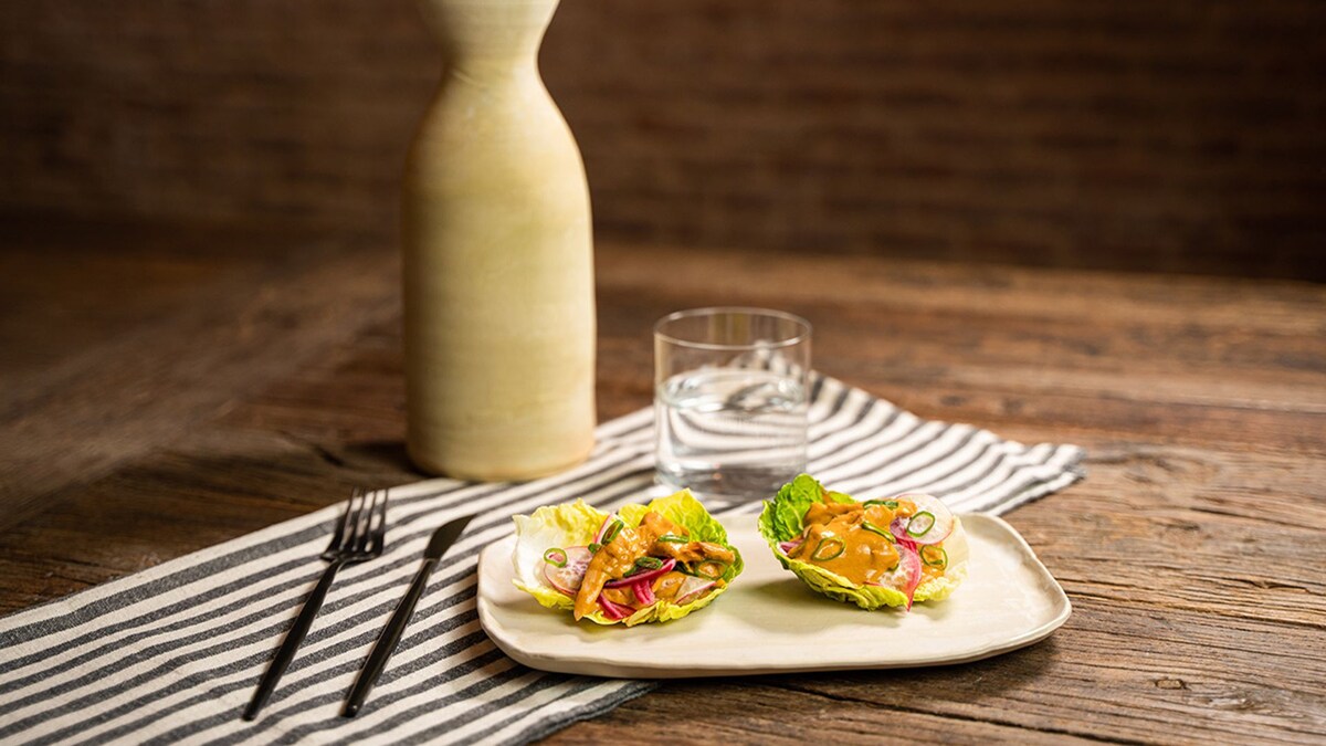 'Ssäm' de muslos de conejo con 'garam masala', cebolla encurtida y ...