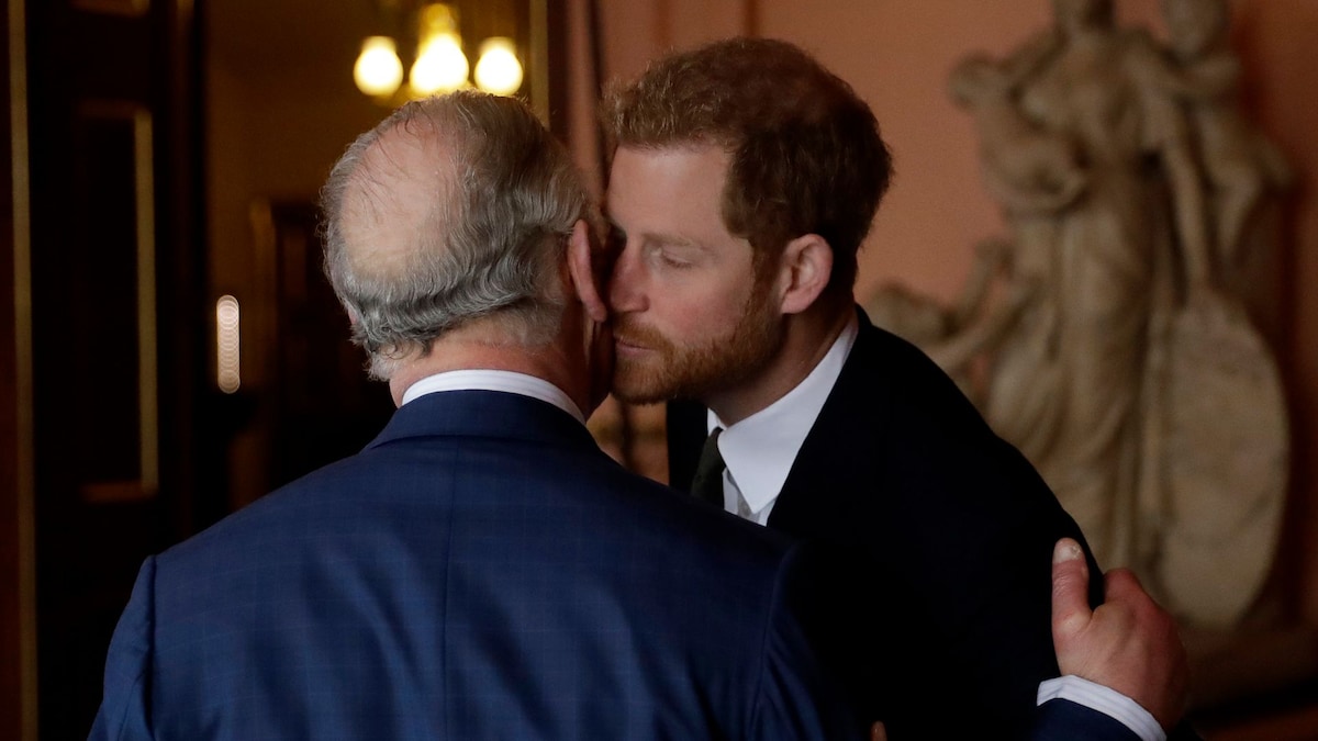 Así se enteró el príncipe Harry del ingreso de su padre, el rey Carlos III, en el hospital