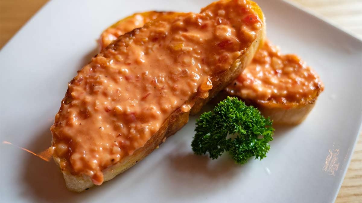 Tostas con salsa 'rouille'