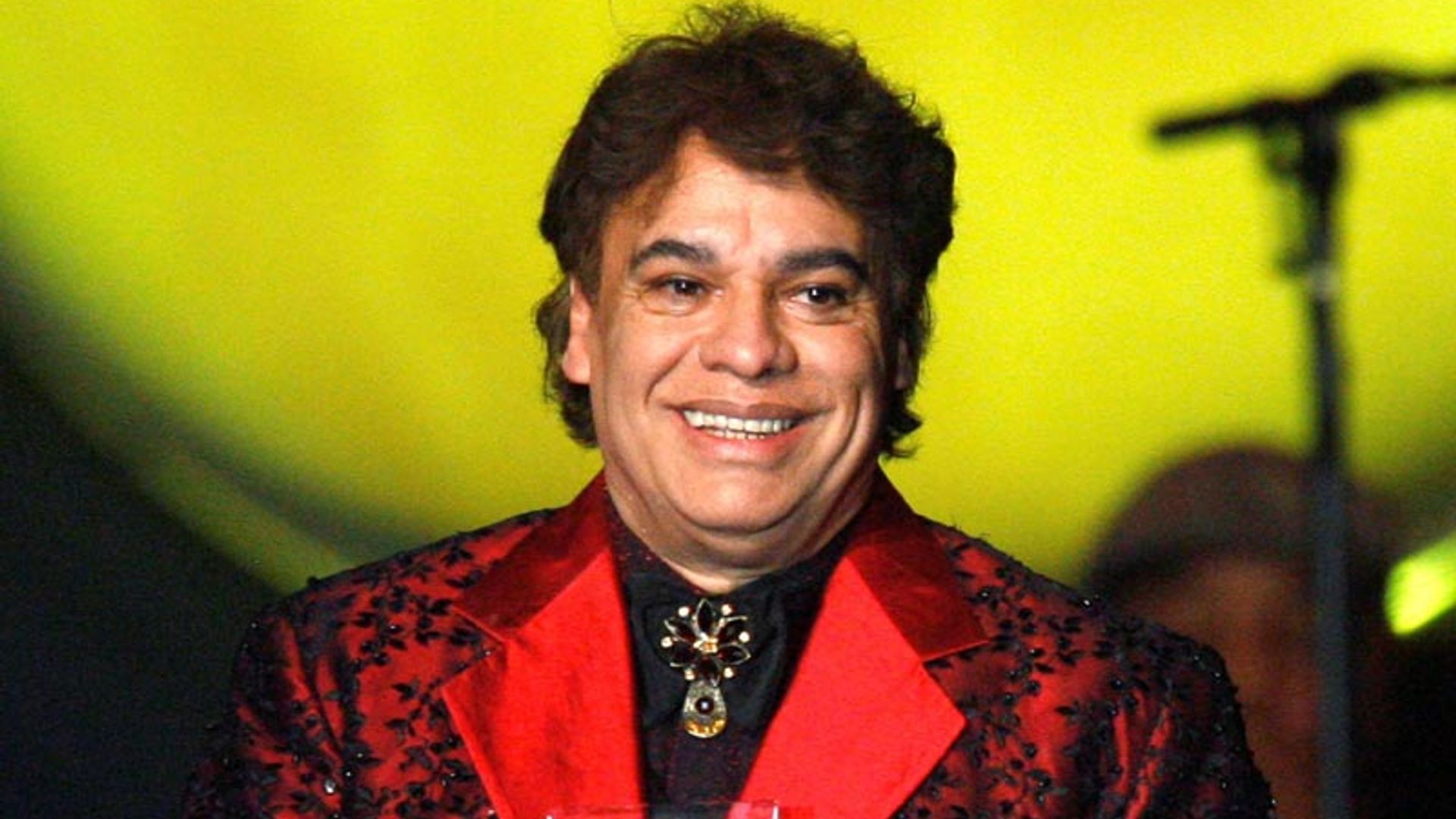 ¿Es Juan Gabriel? Un hombre en París se hace viral en medio mundo por ...