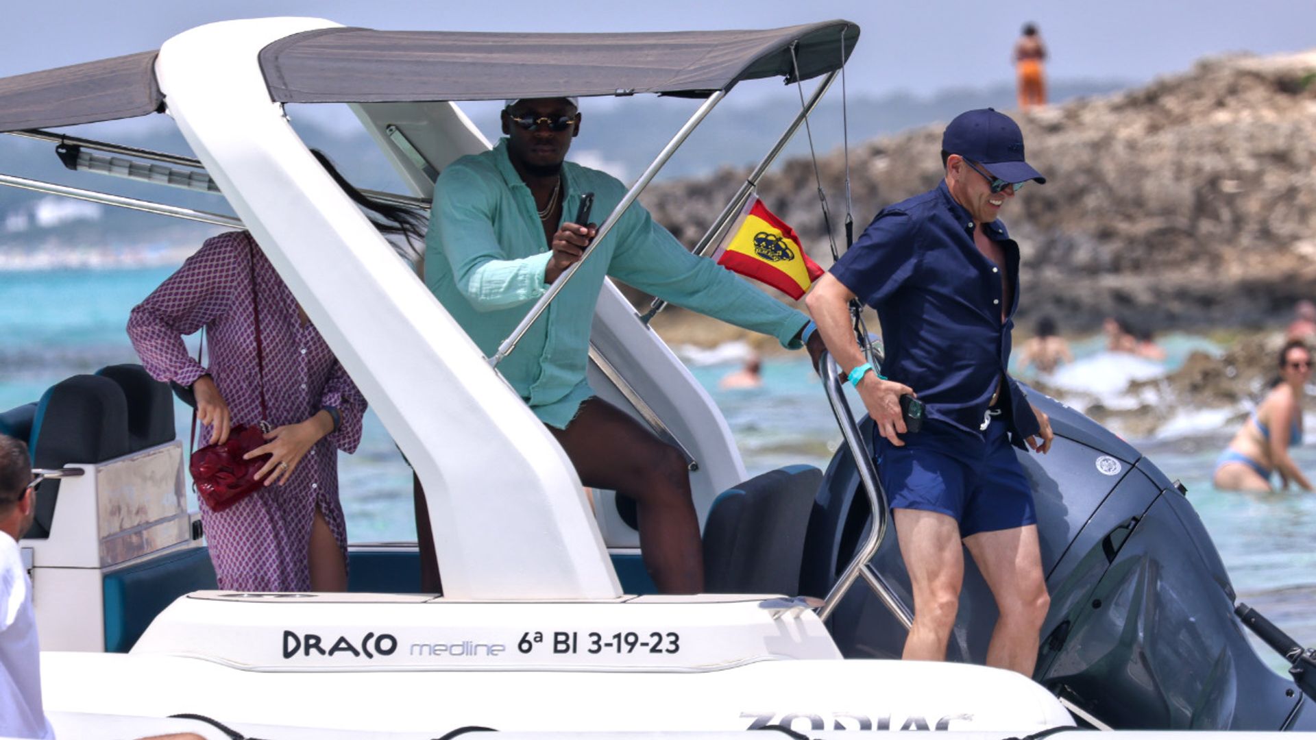 Las imágenes de Usain Bolt comenzando el verano en las aguas de Ibiza