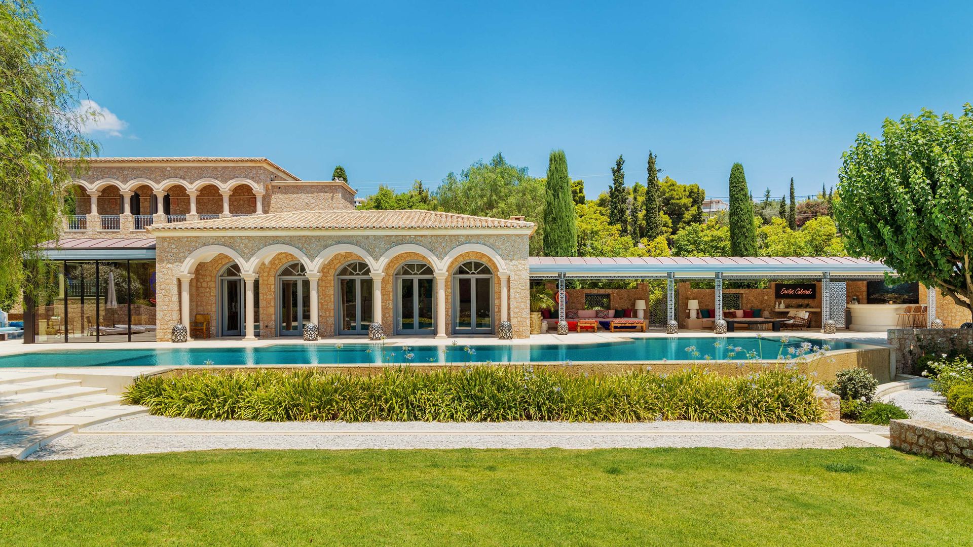 Diliana Roussev nos recibe en su villa de Porto Heli, que perteneció al ...