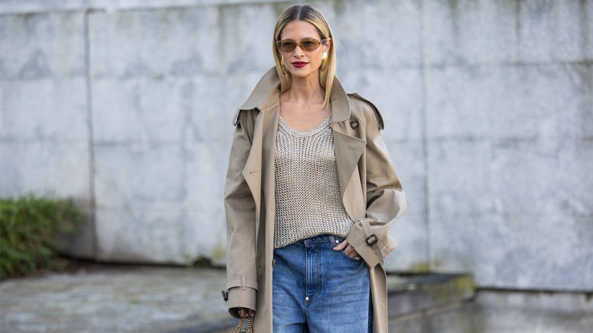 Cómo combinar la gabardina beige clásica en looks de tendencia