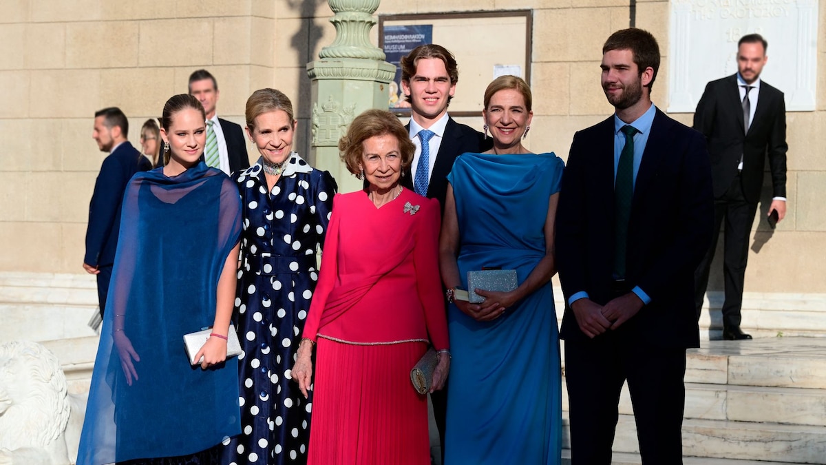 La felicidad de la reina Sofía junto a sus hijas y sus nietos, Irene, Miguel y Juan, en la boda ...