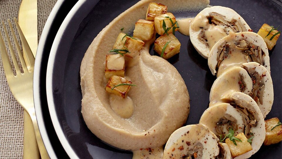 'Roulades' de pollo rellenos de champiñones con crema de castañas y ...