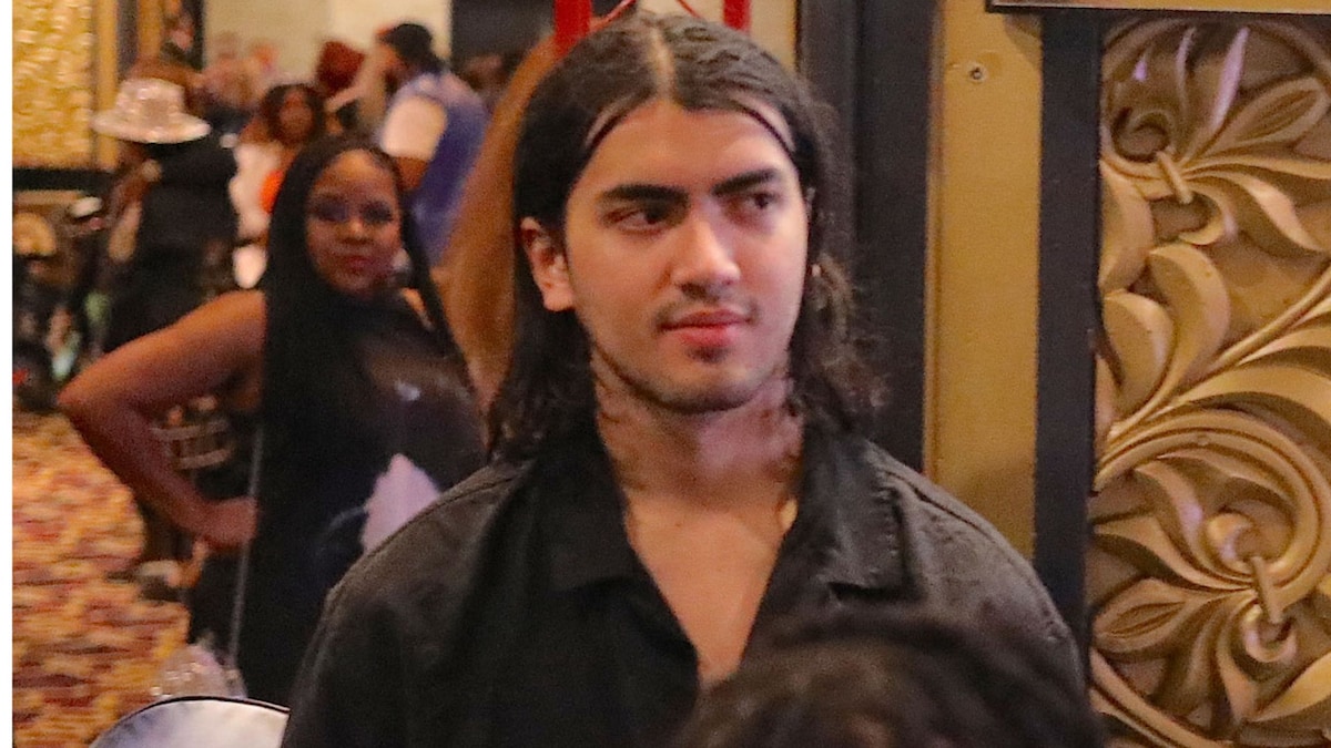 El hijo menor de Michael Jackson aparece por sorpresa en el cumple ...