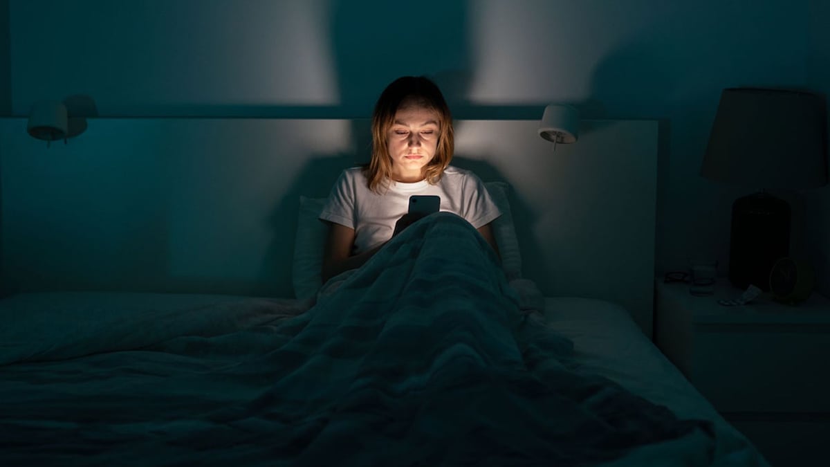Insomnio tecnológico: qué es y cómo combatirlo