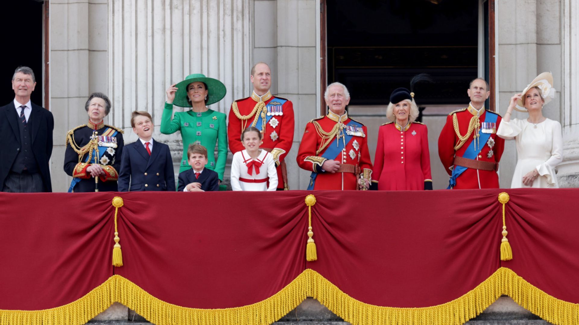 Carlos III preside por primera vez el Trooping the Colour arropado por ...
