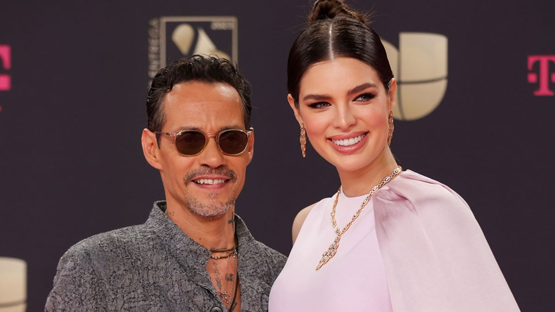 Marc Anthony y Nadia Ferreira posan tras anunciar la dulce espera de su ...