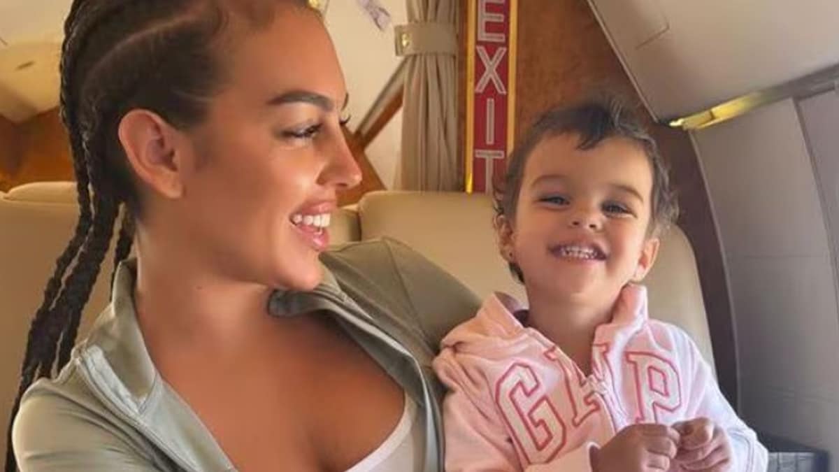 Georgina Rodríguez muestra el simpático 'estilo mañanero' de Bella Esmeralda