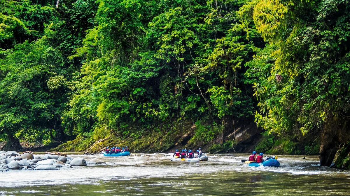 Rápidos del río Pacuare (Costa Rica): ‘rafting’ entre volcanes