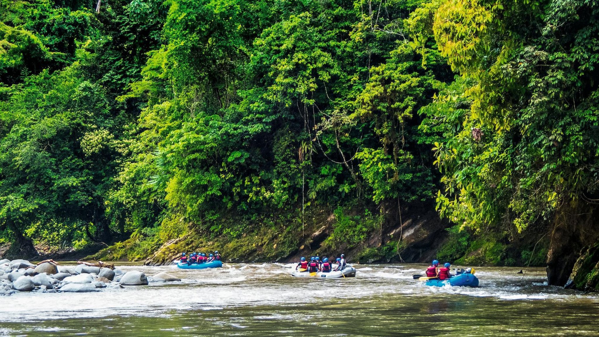Rápidos del río Pacuare (Costa Rica): ‘rafting’ entre volcanes