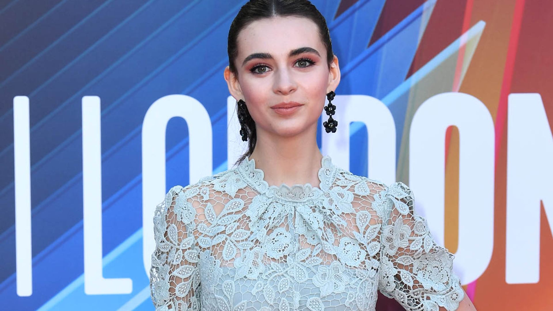 Lara McDonnell es la actriz de 17 años inspira a las invitadas