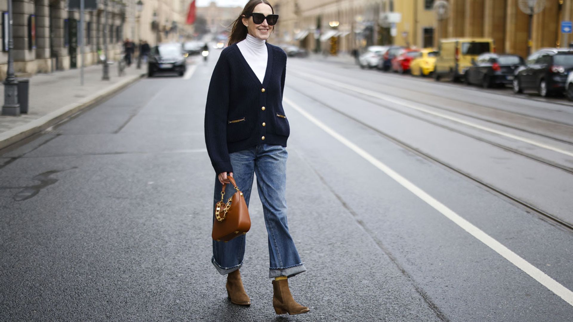 Los vaqueros de tendencia del invierno de 2022 para chicas bajitas