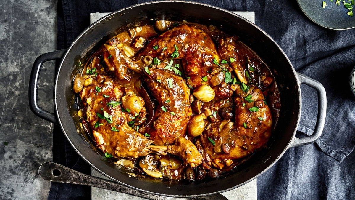 ‘Coq au vin’: cómo hacer este icónico plato de pollo al vino, a estilo ...