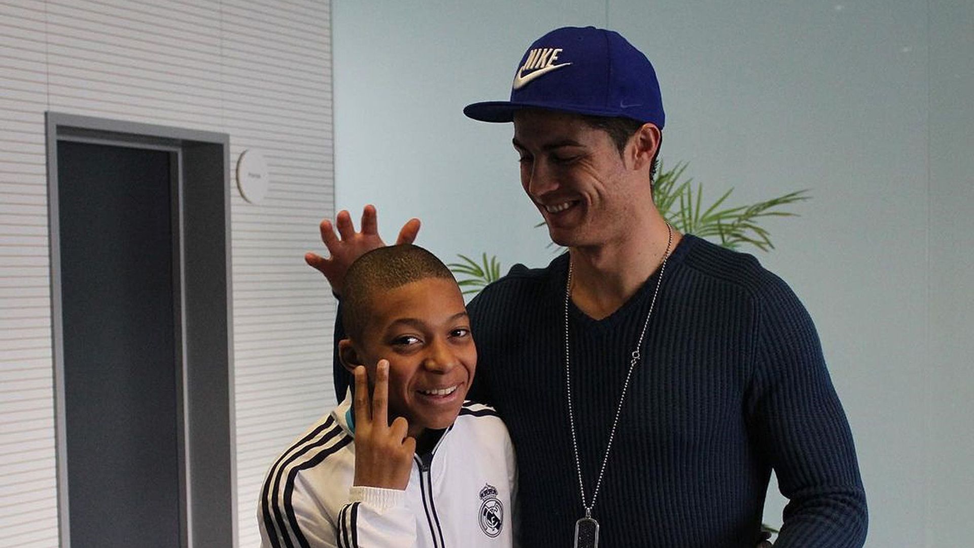 Kylian Mbappé abre el álbum de su infancia para celebrar su fichaje por ...