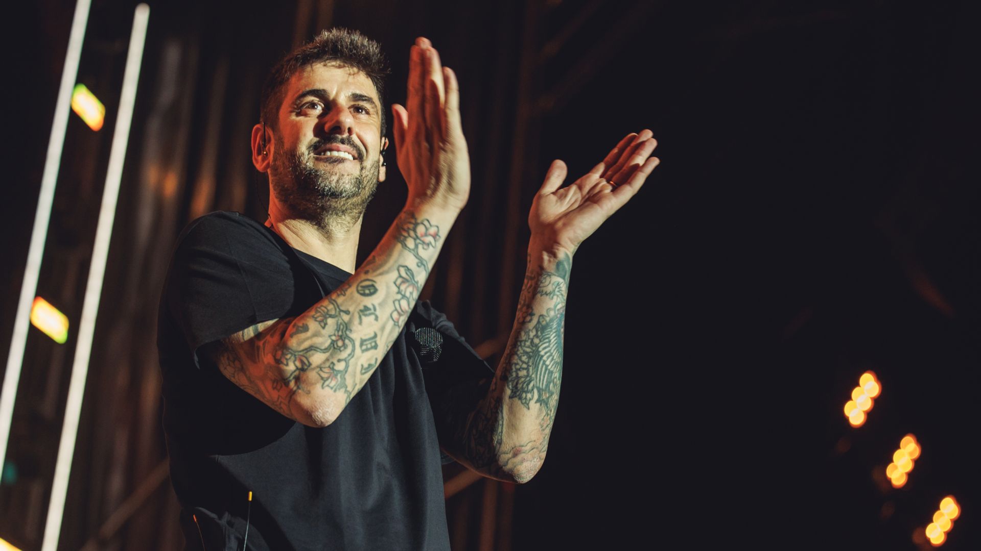 Melendi culmina su exitosa gira 2025 con 'sold out' en Miami | ¡HOLA!