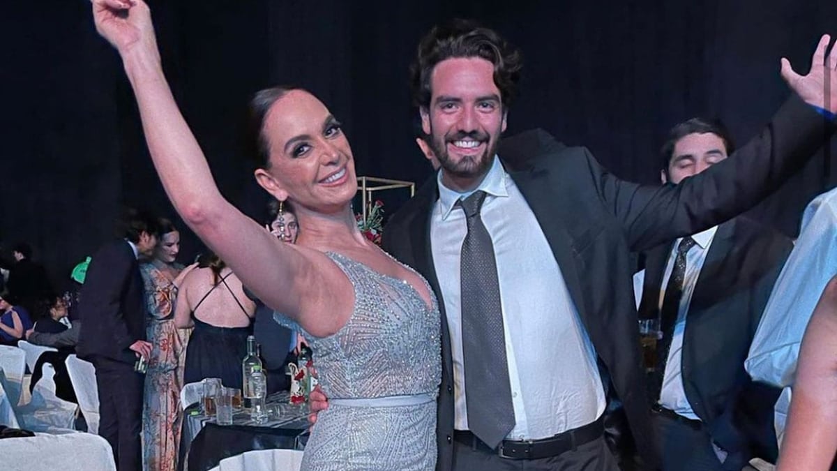 Lupita Jones, la más emocionada en la graduación de su hijo Simón | ¡HOLA!