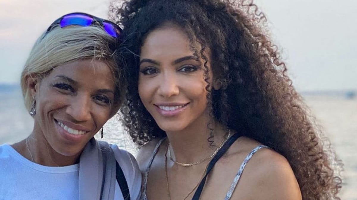 April Simpkins, mamá de Cheslie Kryst, le dedica una conmovedora ...