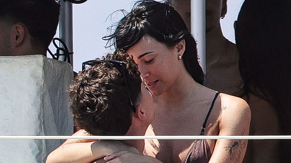 Aitana y Plex: el beso y las fotos que confirman su relación