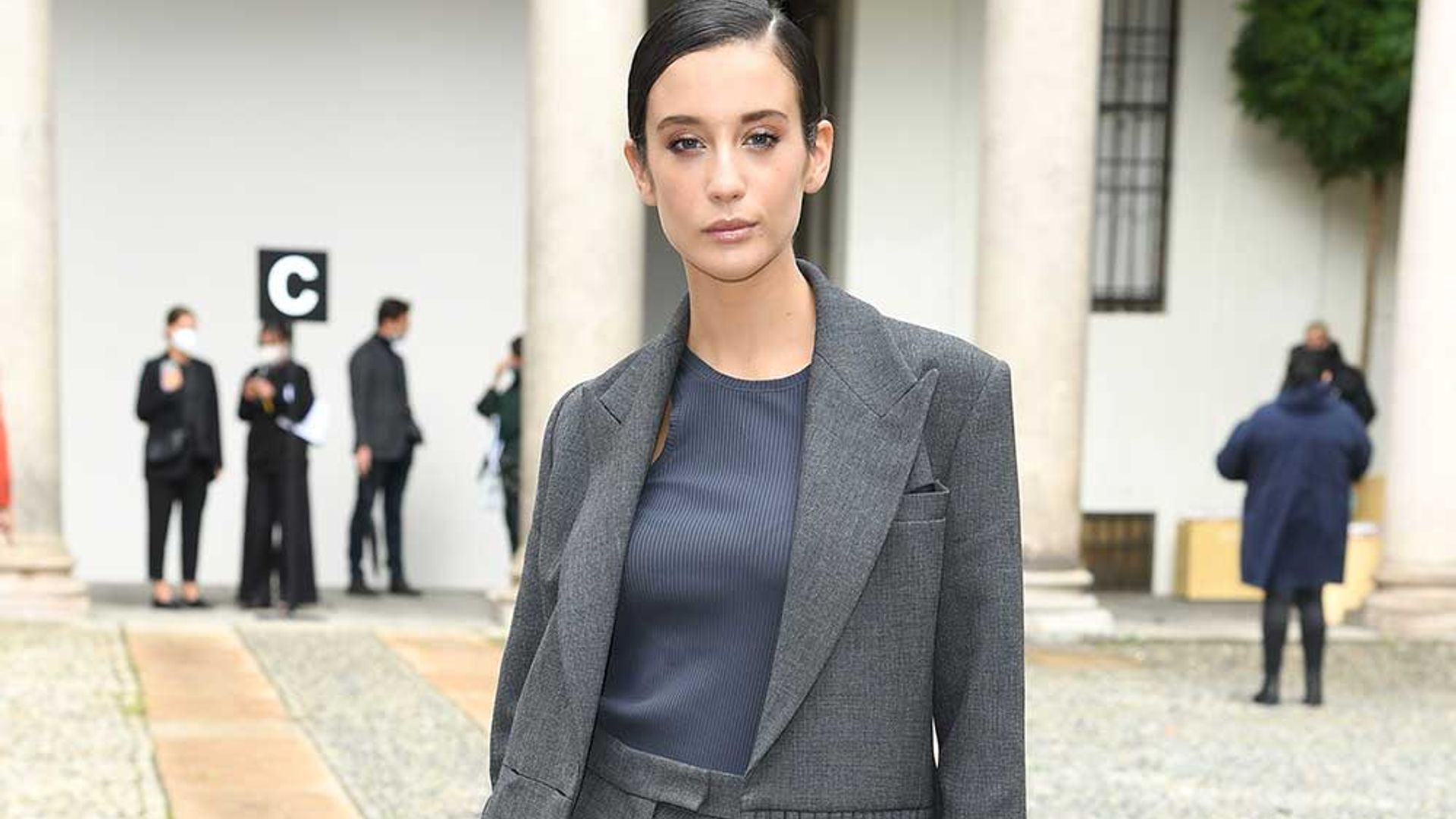La maratón de estilo de María Pedraza en Milán con 4 looks que no pasan ...