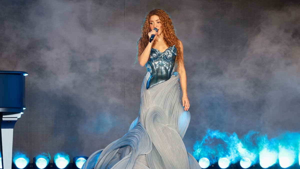 Shakira comparte el significado del vestido que usa para cantar 'Acróstico' en su gira | ¡HOLA!
