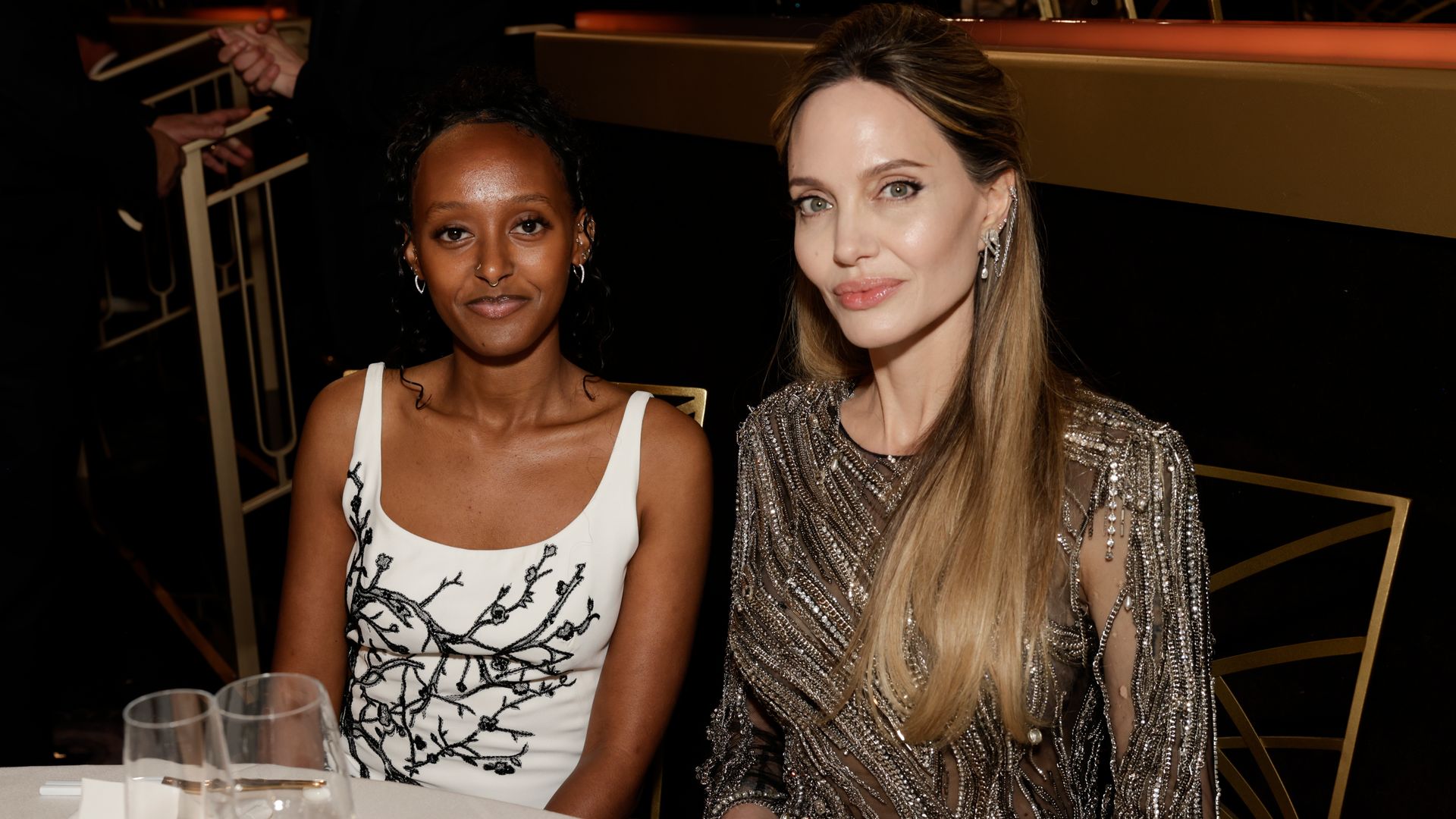 Zahara, hija de Angelina Jolie, disfruta de un romántico paseo con su ...