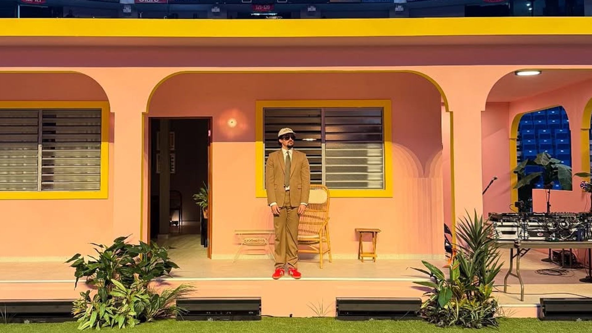 Bad Bunny enfrenta a una demanda millonaria por 'la casita', el lugar ...