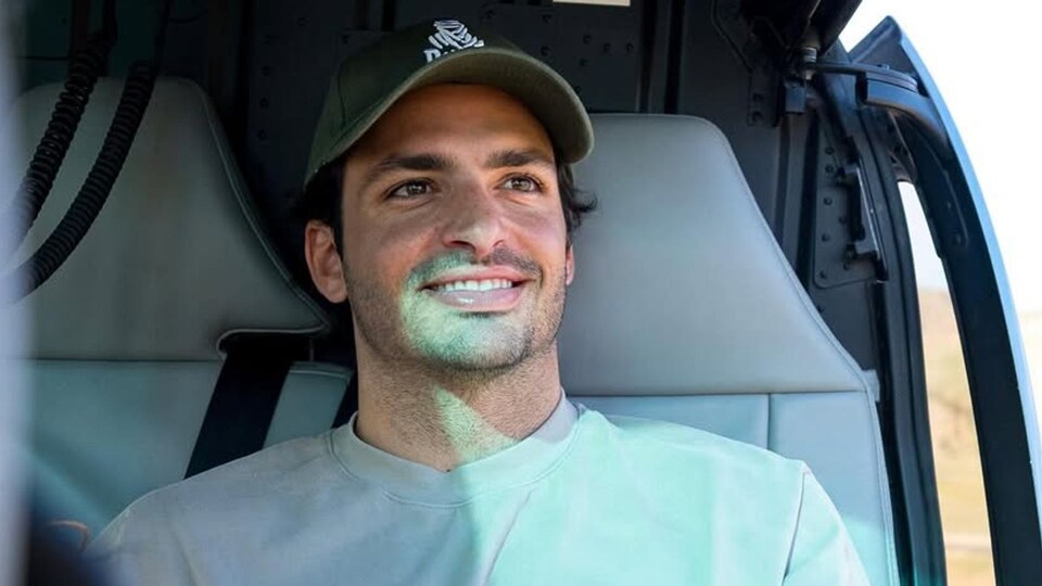 Este es el motivo por el que a Carlos Sainz Jr. le da vergüenza sacar su Ferrari del garaje