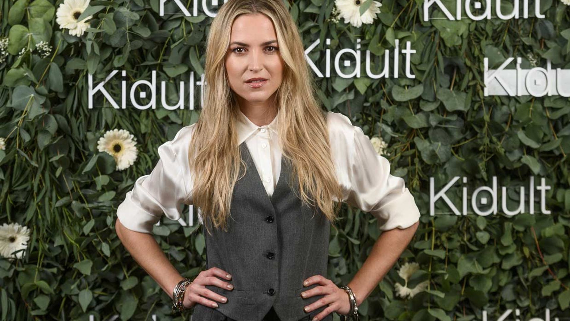 El look sastre de Ana Fernández es ideal para ir a la oficina en otoño