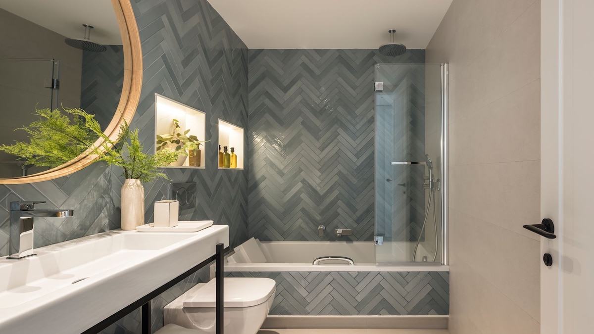 10 ideas para revestir las paredes de tu baño y subir su nivel