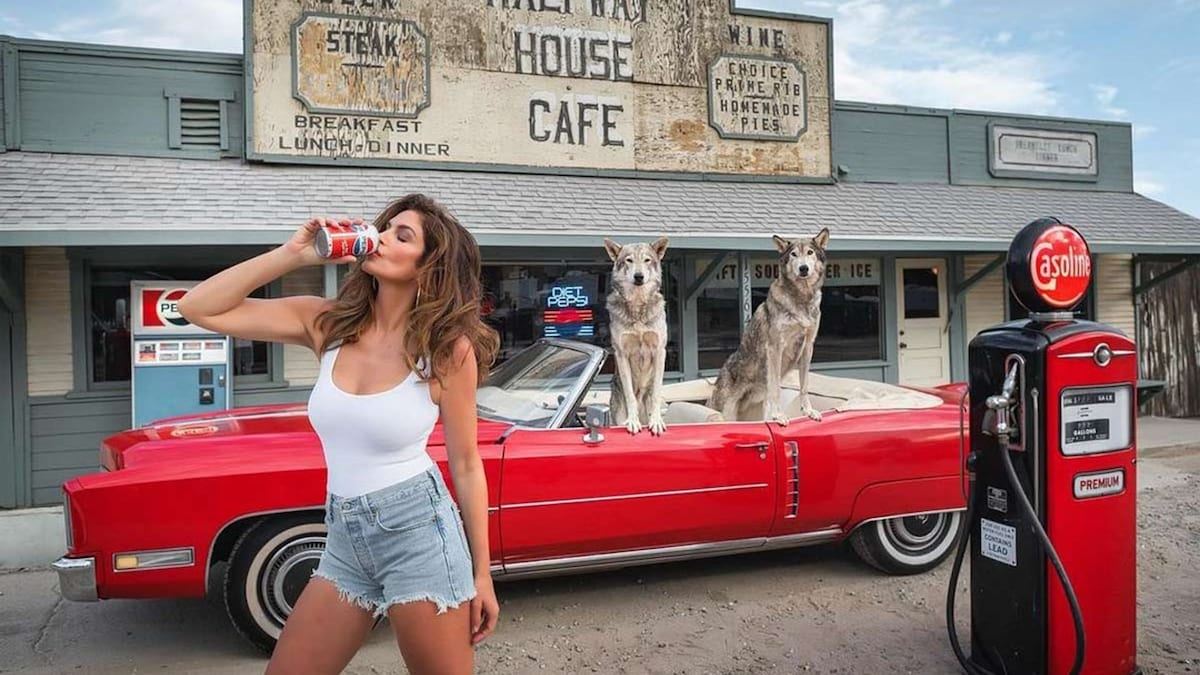 Cindy Crawford rueda 30 años después el anuncio de bebidas que la hizo ...