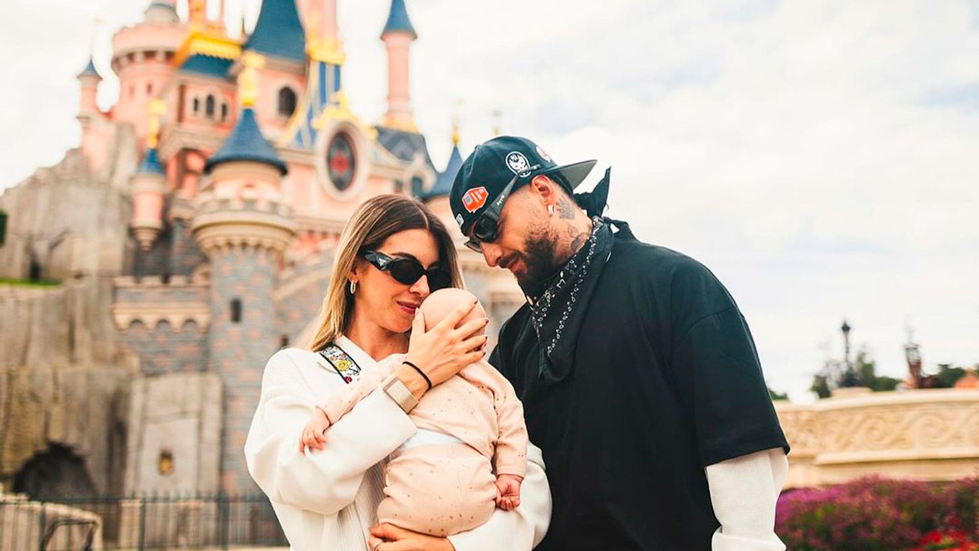 Maluma y Susana Gómez, de paseo por París con su hija en un lujoso ...