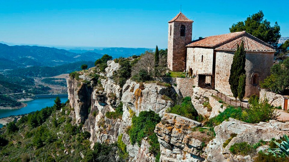 Una ruta por el Priorat para descubrir sus pueblos medievales y las ...