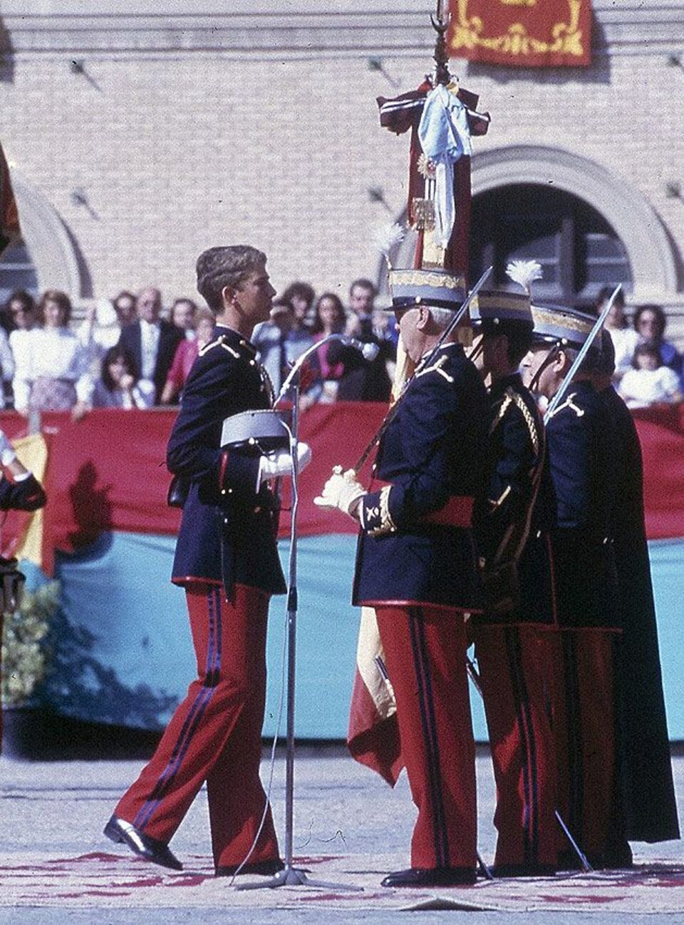 Los 57 años del rey Felipe en 57 imágenes que son historia de España