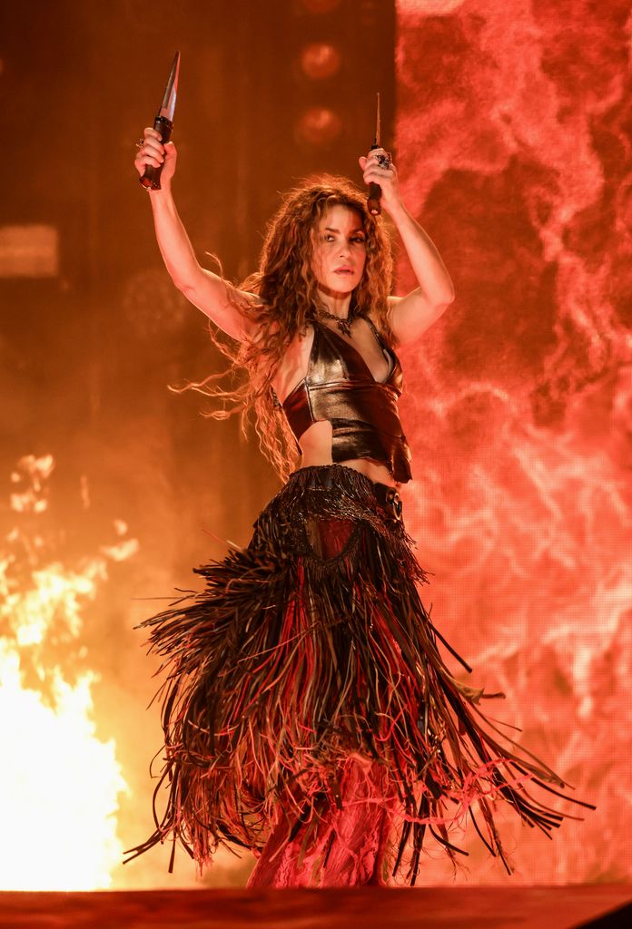 A detalle, los 13 looks icónicos de Shakira en su gira | ¡HOLA!